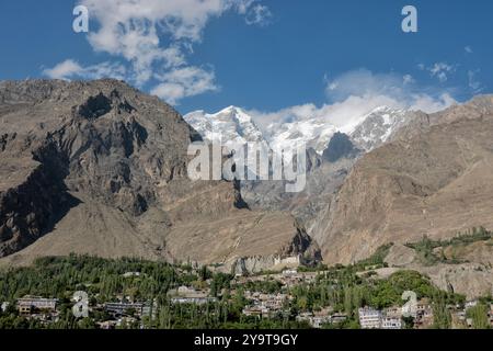 The Baltit Fort sits under Ultar Peak, Karimabad, Hunza, Gilgit ...