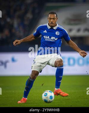 Moussa Sylla (FC Schalke 04, #9) schießt / schiesst das Tor zum 2:0 ...