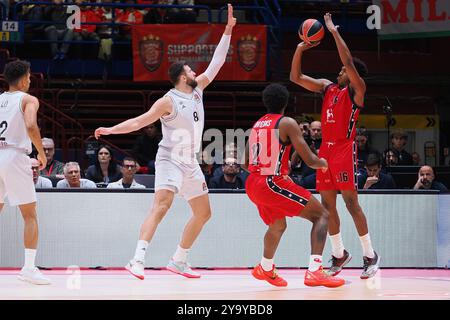 Zack LeDay (EA7 Emporio Armani Olimpia Milano) thwarted by Jaron ...