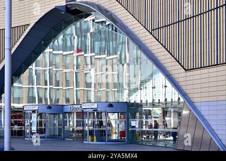Around the UK - Dundee Train Station Stock Photo - Alamy