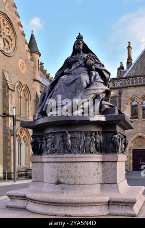 Around the UK - Queen Victoria's Statue, Dundee Stock Photo - Alamy