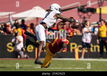 Penn State cornerback Zion Tracy (7) tackles Oregon running back Dierre ...