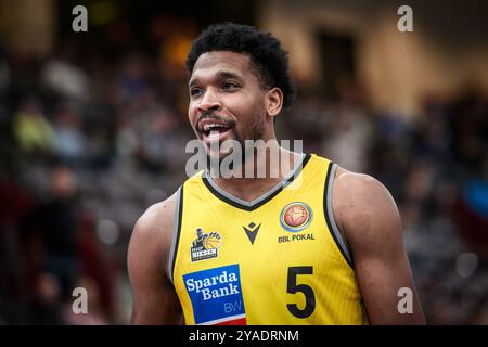 Justin Simon (MHP Riesen Ludwigsburg, #05) am Ball, GER, MHP Riesen ...