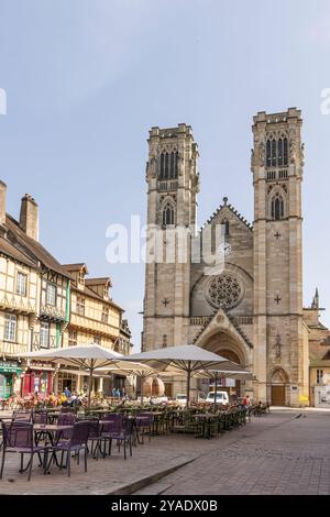 Cathedrale Saint-Vincent at Place Saint-Vincent in Chalon-sur-Saone in ...