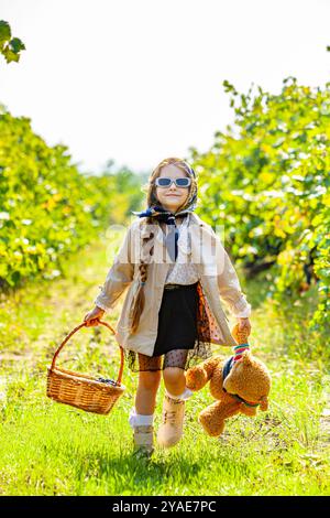 Farmer holds a straw hat full of sleeping kittens Stock Photo - Alamy