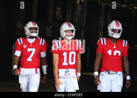 New England Patriots quarterback Drake Maye watches teammates during an ...