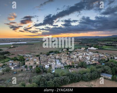 Vue du village en automne Stock Photo - Alamy