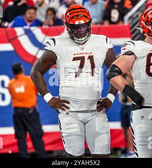 Cincinnati Bengals offensive tackle Amarius Mims (71) moves against ...