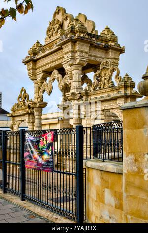 Shree Sanatan Hindu Mandir Hindu Temple Wembley Stock Photo - Alamy