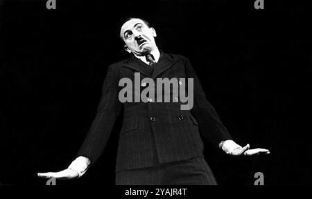 Leonard Rossiter (Arturo Ui) in THE RESTISTIBLE RISE OF ARTURO UI by ...