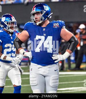 New York Giants guard Greg Van Roten (74) take questions from press ...
