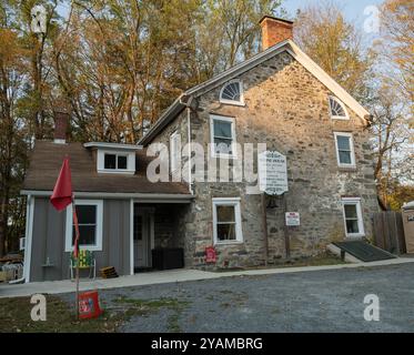 DINGMANS FERRY, Pa. – October 11, 2024: A Pennsylvania welcome sign is ...