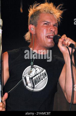 Opiate For The Masses performing on the 2005 Warped Tour at The Tweeter ...