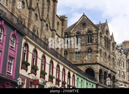 Edinburgh's old town, with its centuries-old buildings and narrow ...