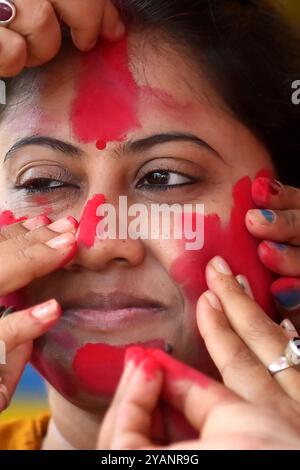Hindu women smear vermilion powder each other's faces during Durga Puja ...