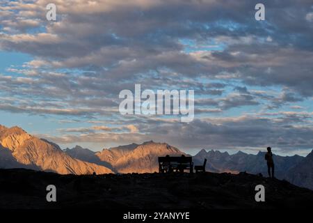 Sunset over the Sarfaranga Cold Desert and Indus River, Skardu ...