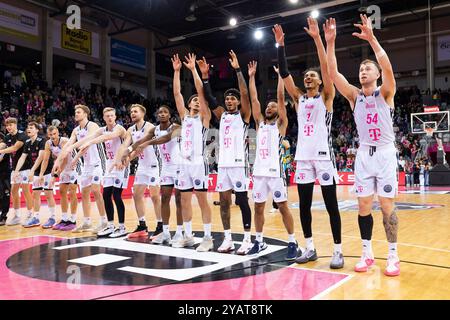 from left to right. Till Pape (Frankfurt Skyliners, 19) November 22 ...