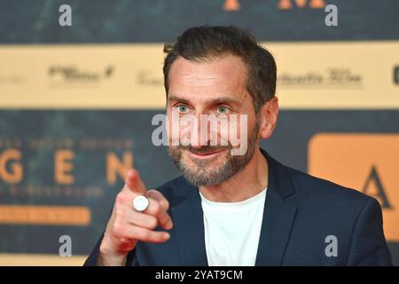 Tim SEYFI (Actor), Single image, cropped close-up, portrait, portrait ...