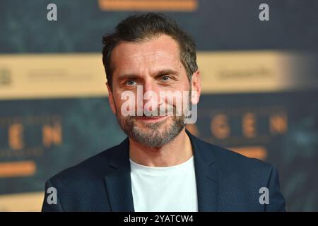 Tim SEYFI (Actor), Single image, cropped close-up, portrait, portrait ...