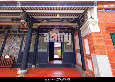 Wufeng Lin family garden with elegant mansion and classic Chinese ...