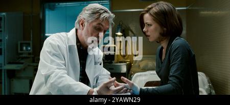 KATE BECKINSALE, TOM SKERRITT, WHITEOUT, 2009 Stock Photo - Alamy