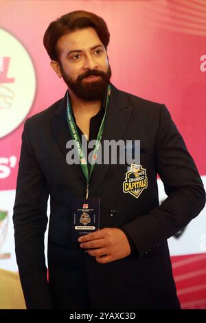Dhaka Capitals co-owner and Bangladesh movie star Shakib Khan (M) at ...
