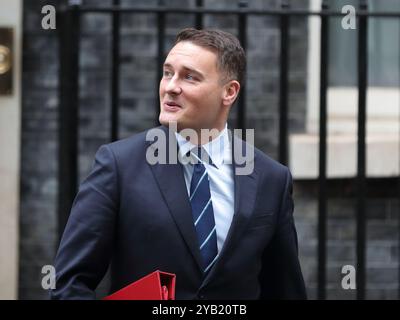Health Secretary Wes Streeting leaving after a Cabinet meeting in ...