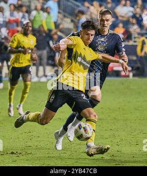 United States midfielder Max Arfsten (18) brings the ball up the field ...