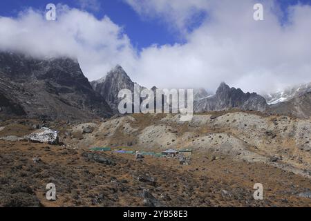 Lodges in Zonglha, place below Cho La pass, Nepal Stock Photo - Alamy