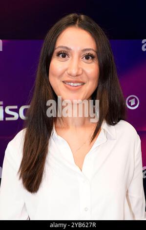 Alev Dogan in der ARD-Talkshow maischberger im Studio Berlin Adlershof ...