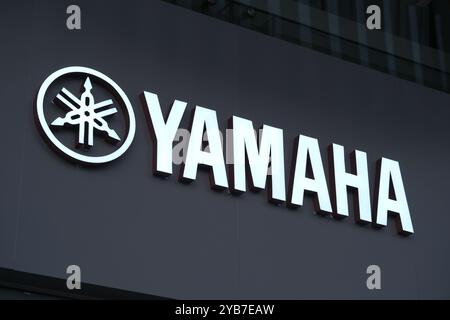 Yamaha brand logo store sign Stock Photo - Alamy
