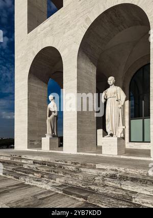 Square Colosseum (Palazzo della Civilta Italiana), icon of Fascist ...