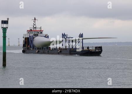 The deck cargo ship MTB BLADE RUNNER TWO delivers a wind turbine blade ...