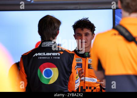 (L to R): Oscar Piastri (AUS) McLaren with James Hinchcliffe (CDN) F1 ...