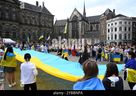 A group of Ukrainian people during demonstration for peace in Rome ...