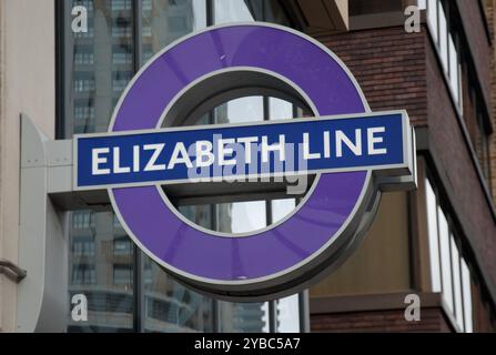 Farringdon Elizabeth Line tube station, London, UK Stock Photo - Alamy