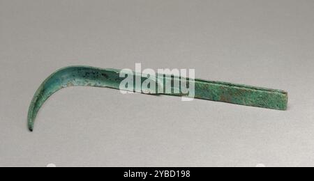 Tools for ancient Roman baths. Body scrub that slaves rubbed Roman ...
