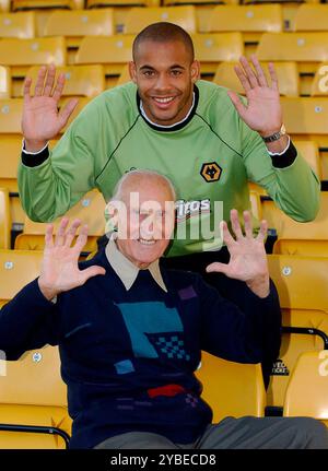 Former Wolves and England goalkeeper Bert Williams and Wolves current ...