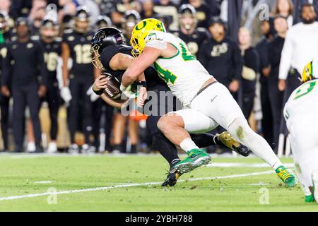 Oregon linebacker Teitum Tuioti (44) reacts to a sack against ...