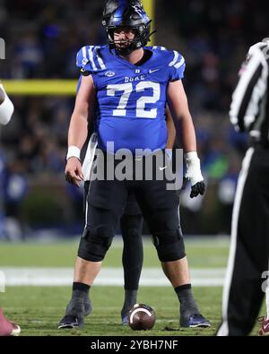 Duke offensive lineman Matt Craycraft (72) readies to snap the ball ...