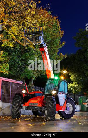 Manitou MT933 9 metre Telehandler Stock Photo - Alamy