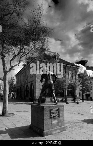The Randolph Turpin statue in Market Place, Warwick town, Warwickshire ...