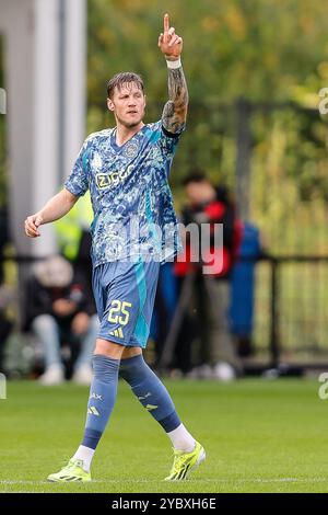 Wout Weghorst of Ajax celebrating his goal to make it 2-1 during the ...
