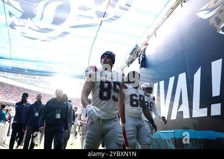 New England Patriots' Hunter Henry during an NFL football training camp ...