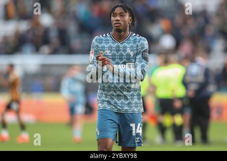 Romaine Mundle of Sunderland applauds the fans after being substituted ...