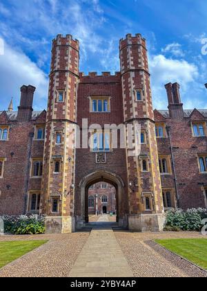 Cambridge, England, Cambridge University Scenes, Building, St John ...