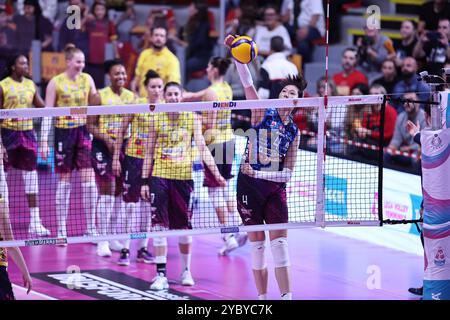 Ting Zhu (Prosecco Doc Imoco Conegliano) vs Maja Ognjenovic (Savino Del ...