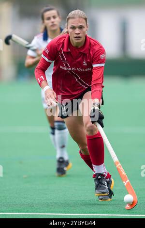 Ines Wanner (TSVMH, 11), am Ball, Freisteller, Ganzkörper, Einzelbild ...