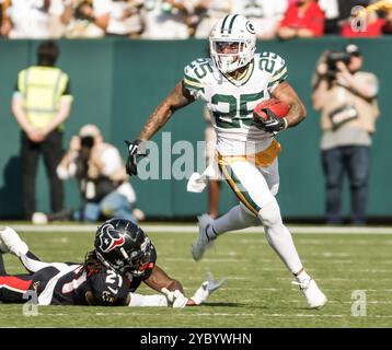 Houston Texans safety Calen Bullock (21) tackles Baltimore Ravens ...