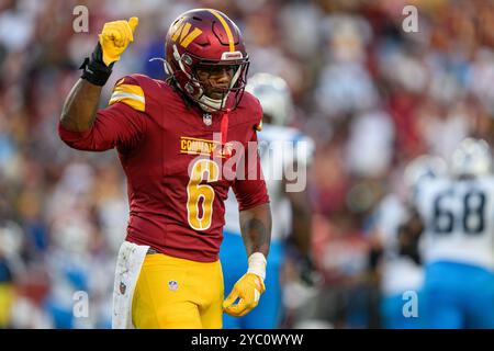 Washington Commanders linebacker Dante Fowler Jr. (6) rushers the ...